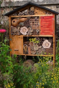 27 Incredibly Beautiful Bee Hotels (And Why You Should Build One) - Off ...