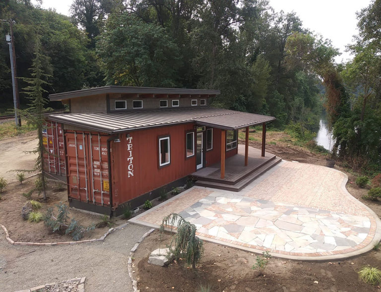 De Lux Shipping Container Home by Relevant - Off Grid World