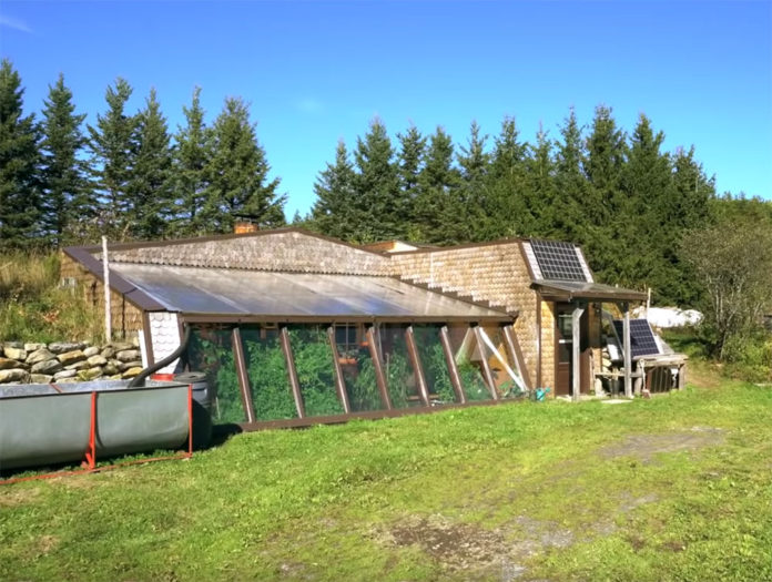 Living Off Grid In An Incredible Renovated Earthship - Off Grid World