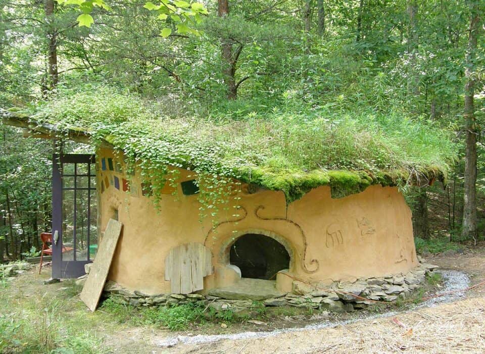 Cob House Pros and Cons - Off Grid World